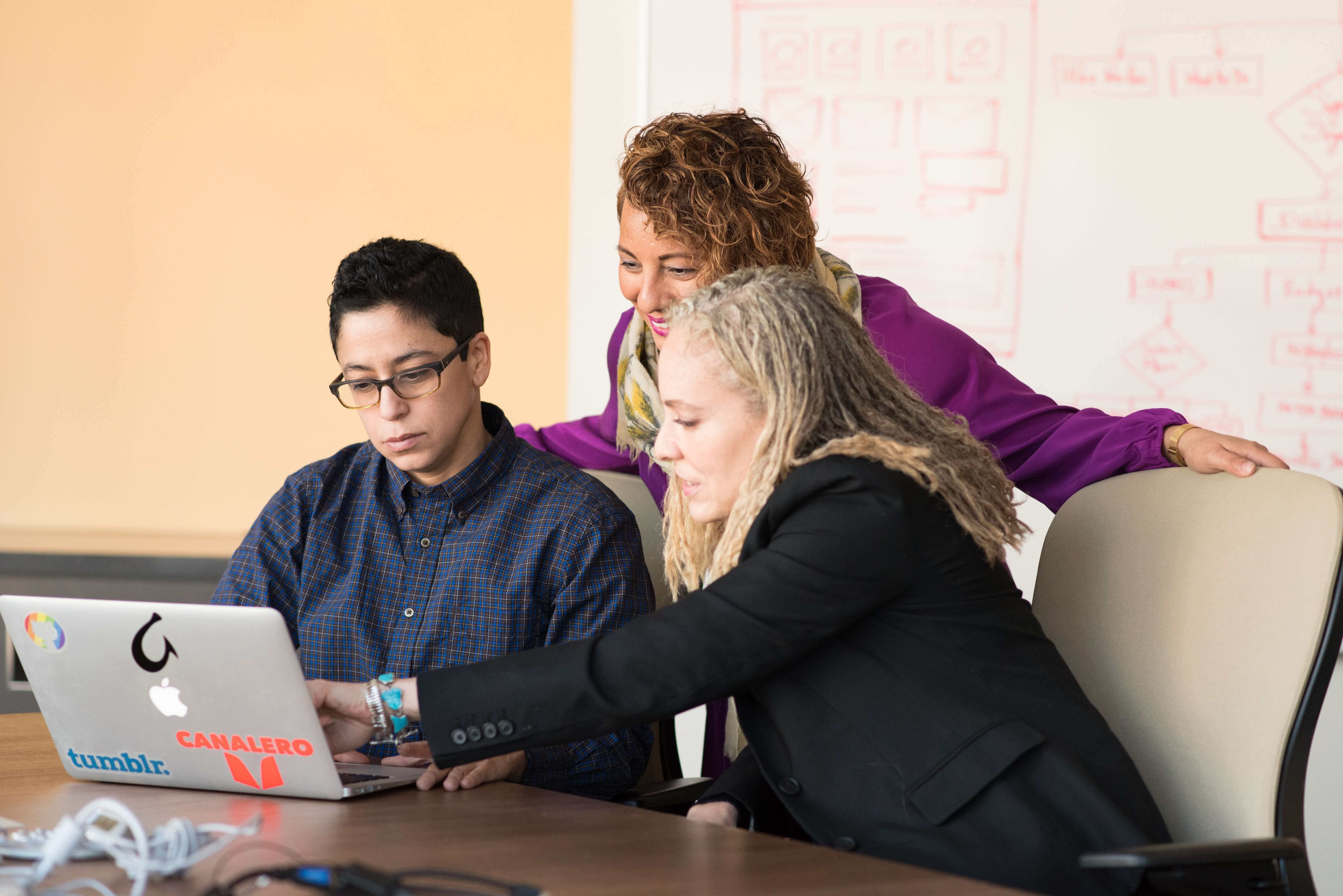 How To Hire Top Mobile App Developers Gomeeki